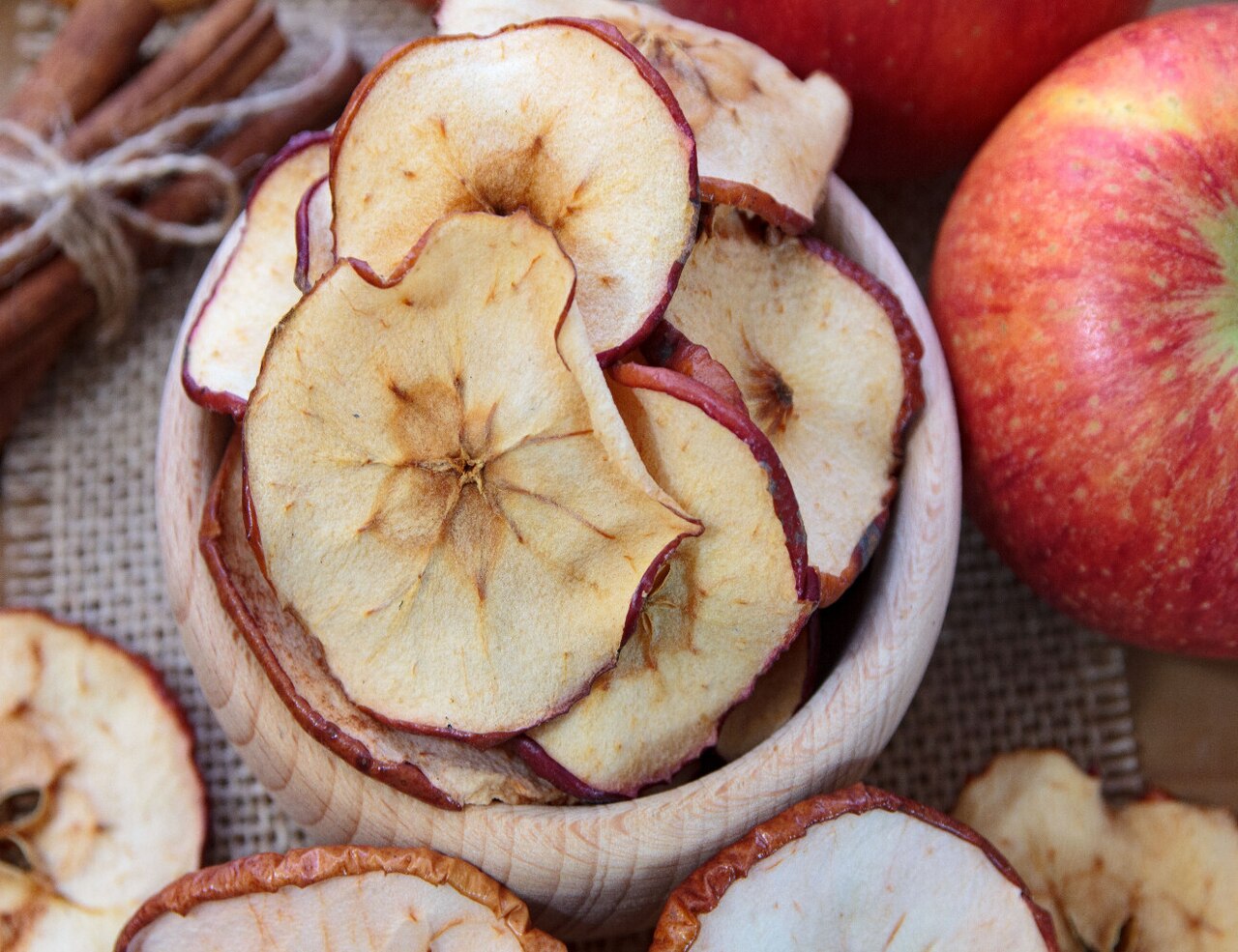 Suszone jabłka – jak je zrobić? | Przepisy.pl | Przepisy.pl