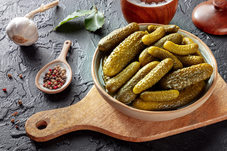 Jak zrobić pikle z ogórków na zimę? Jak się je robi? | Przepisy.pl