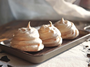 Jak upiec bezę? Ile piec i w jakiej temperaturze suszyć bezy? - Dziennik szefa | Przepisy.pl